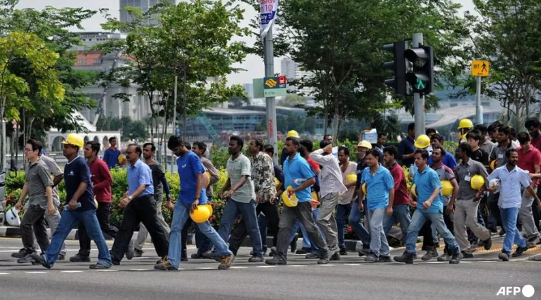 CNA: Climate Conversations - Migrant workers bear the brunt of heat ...