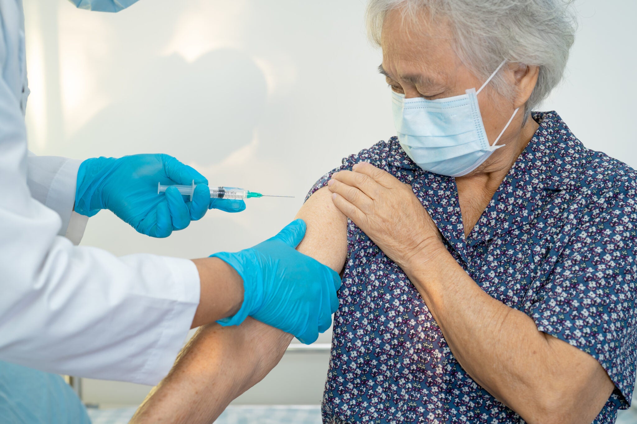 Relative deficiency in immune cells can account for poorer vaccination ...